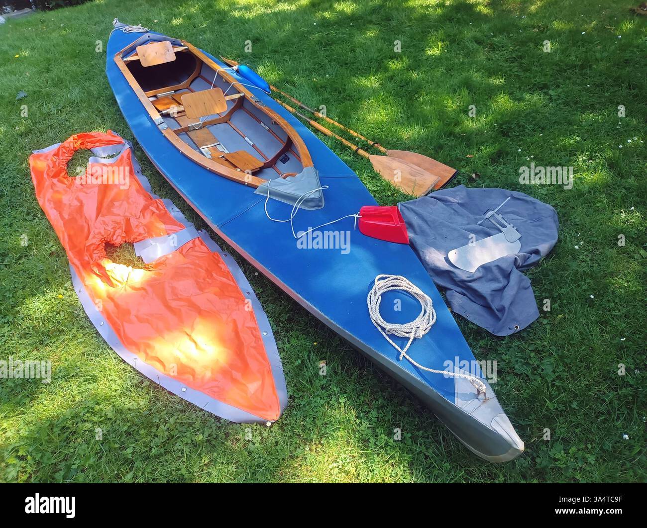 Faltboot der Marke Kolibri IV des DDR-Unternehmens VEB Mathias-Thesen ...