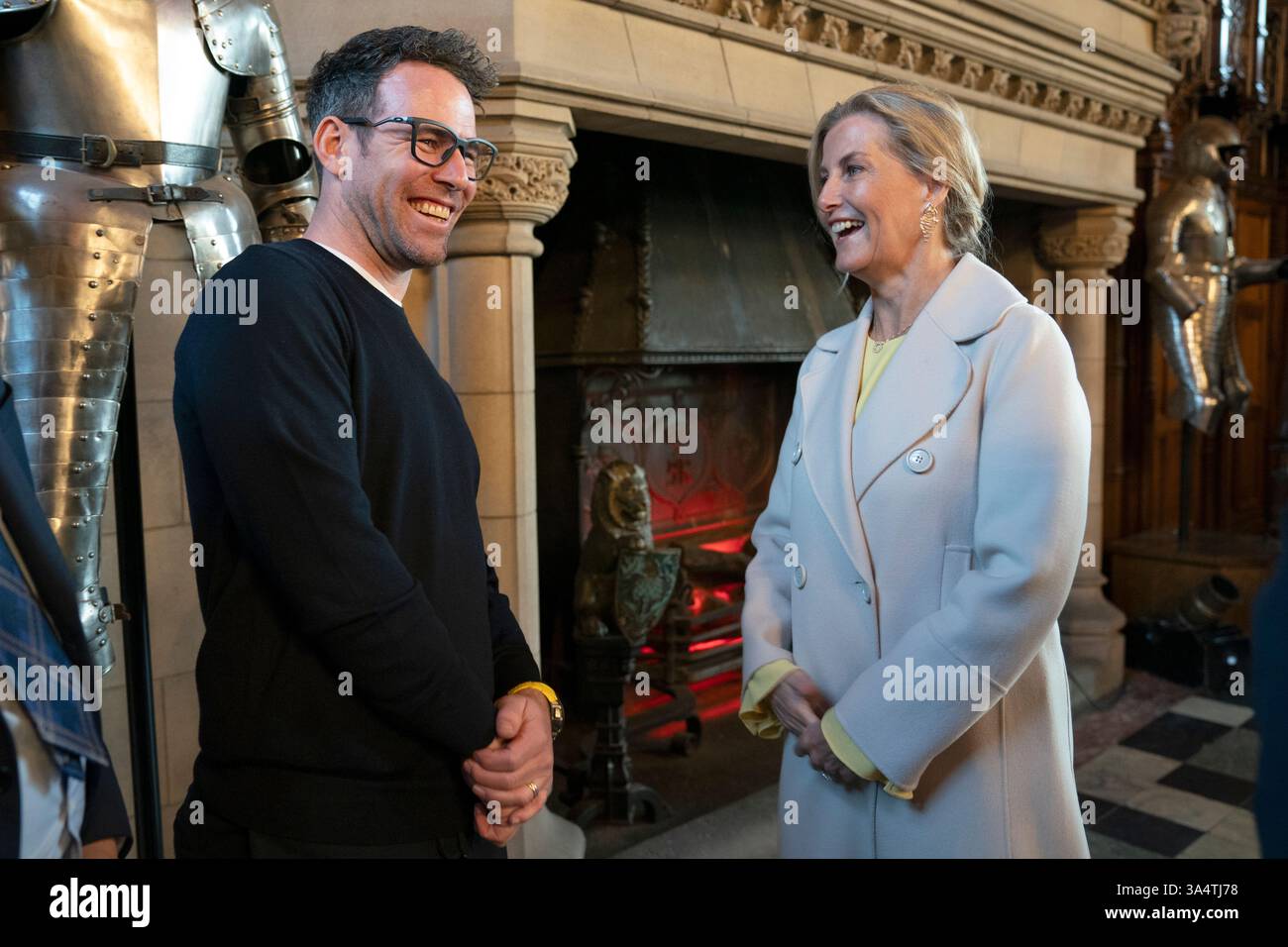 The Duchess of Edinburgh meets cyclist Mark Cavendish at the 2027 Tour ...