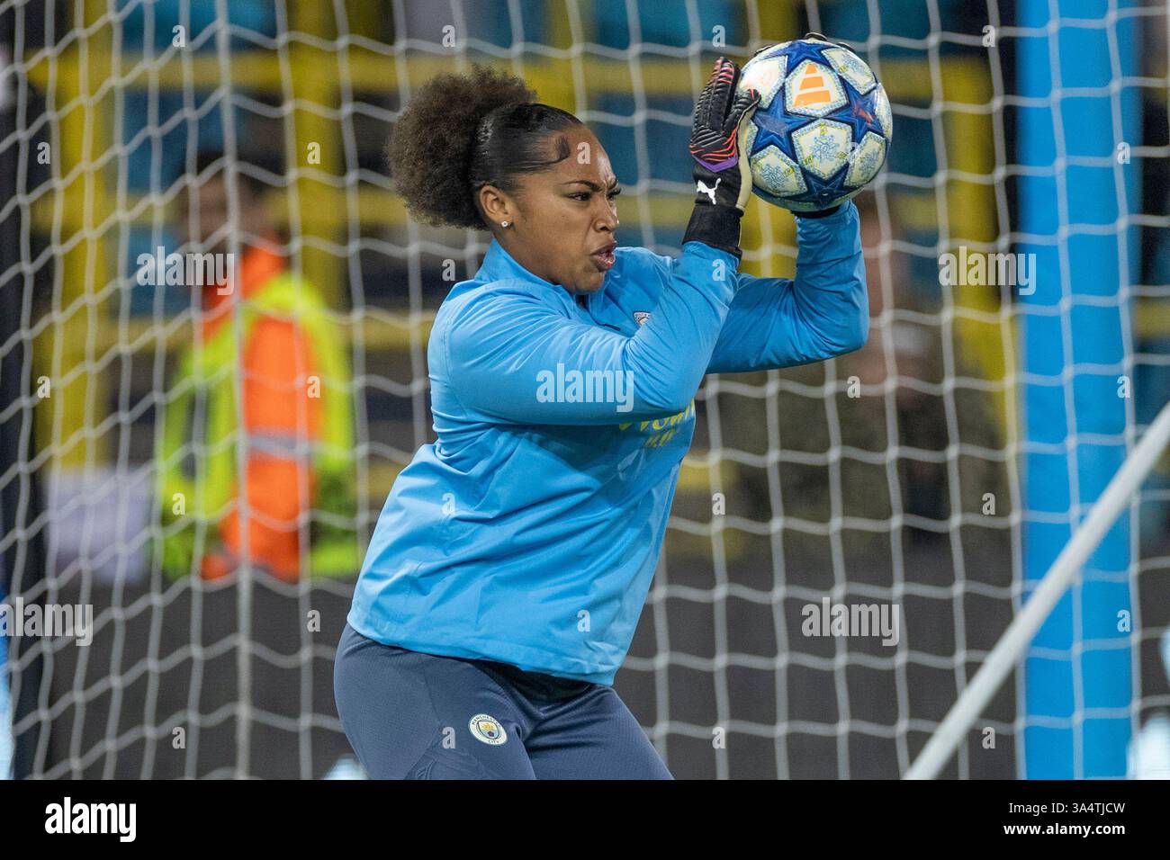 Khiara Keating #35 (GK) of Manchester City W.F.C.during the pre-match ...