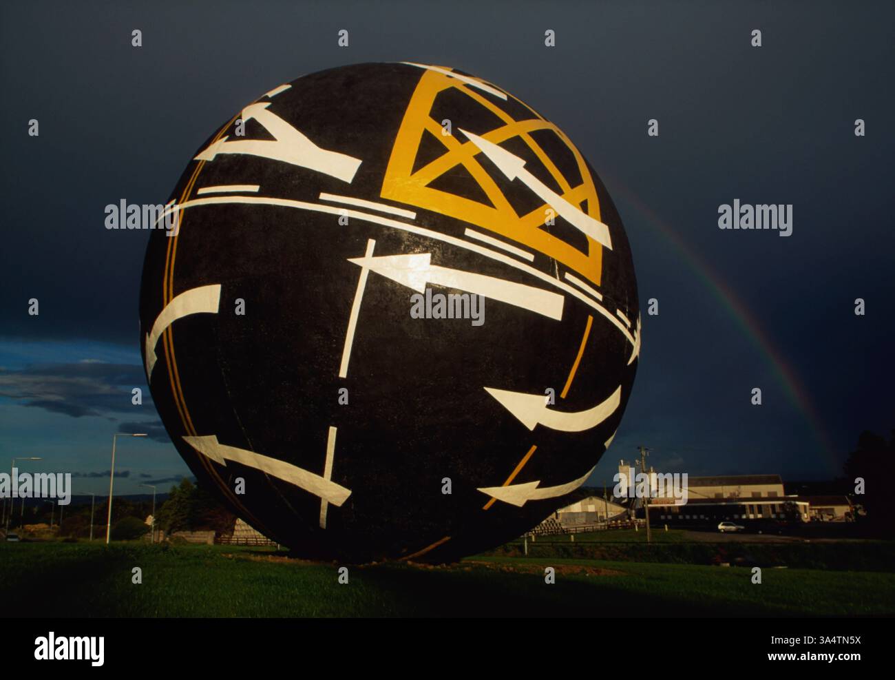 Naas perpetual motion ball hi-res stock photography and images - Alamy