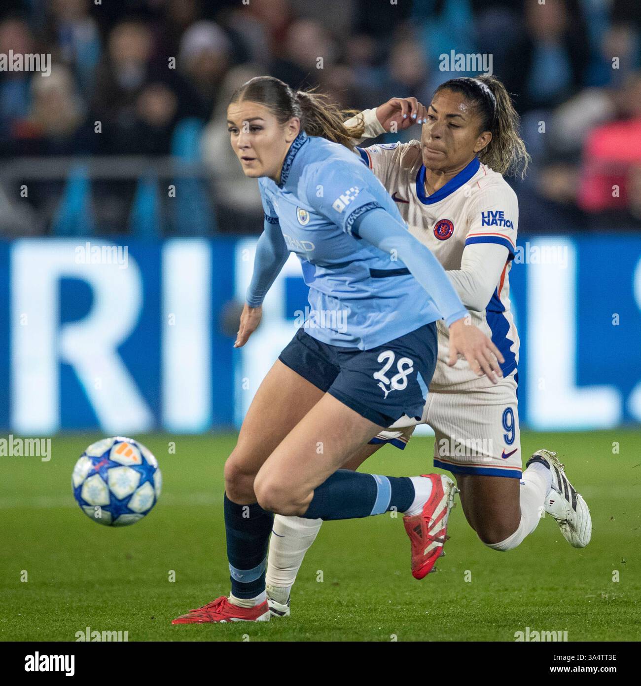 Gracie Prior #28 of Manchester City W.F.C.challenged by Catarina ...