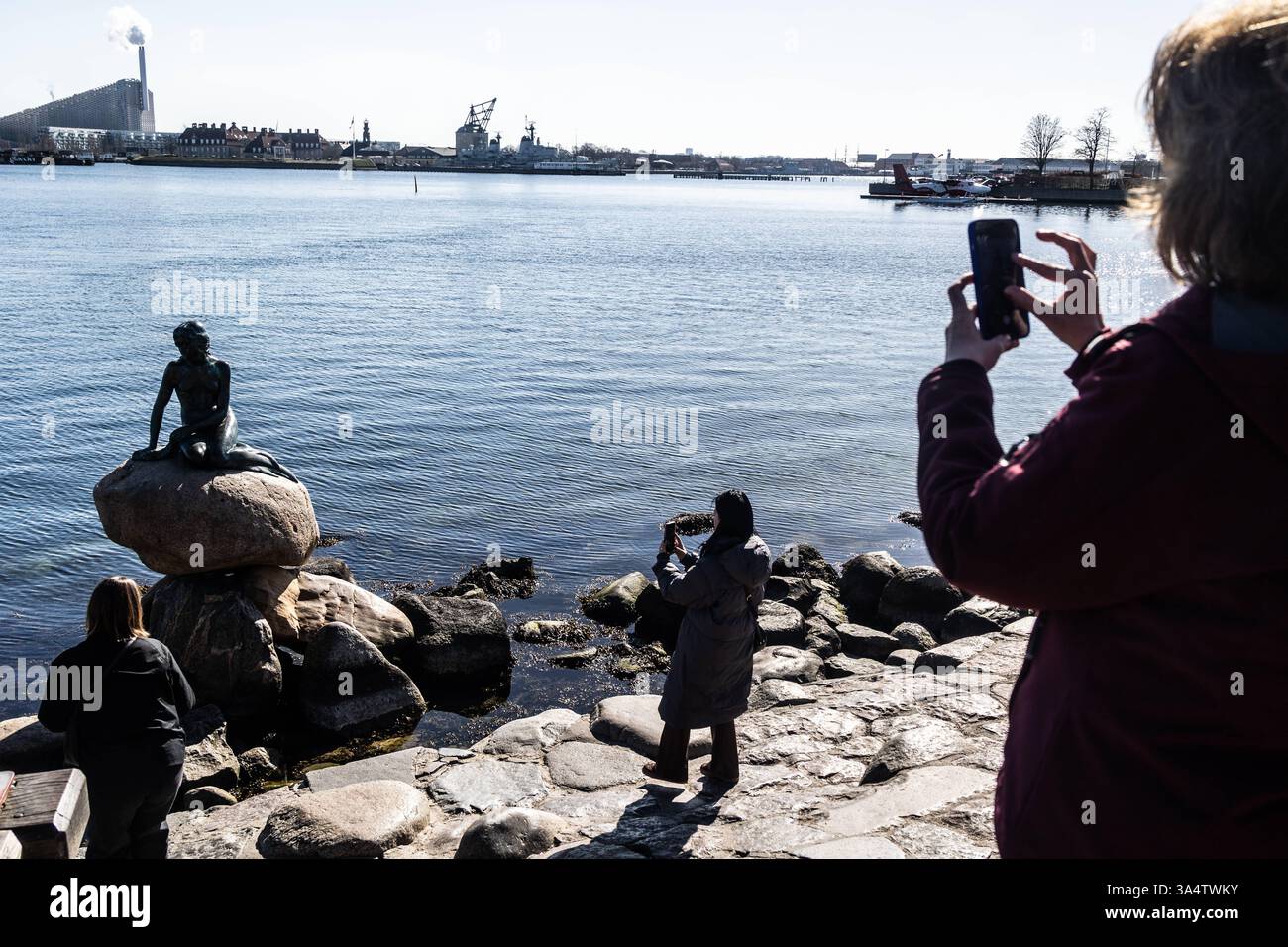 Tourists take photos in front of The Little Mermaid at Langelinie ...