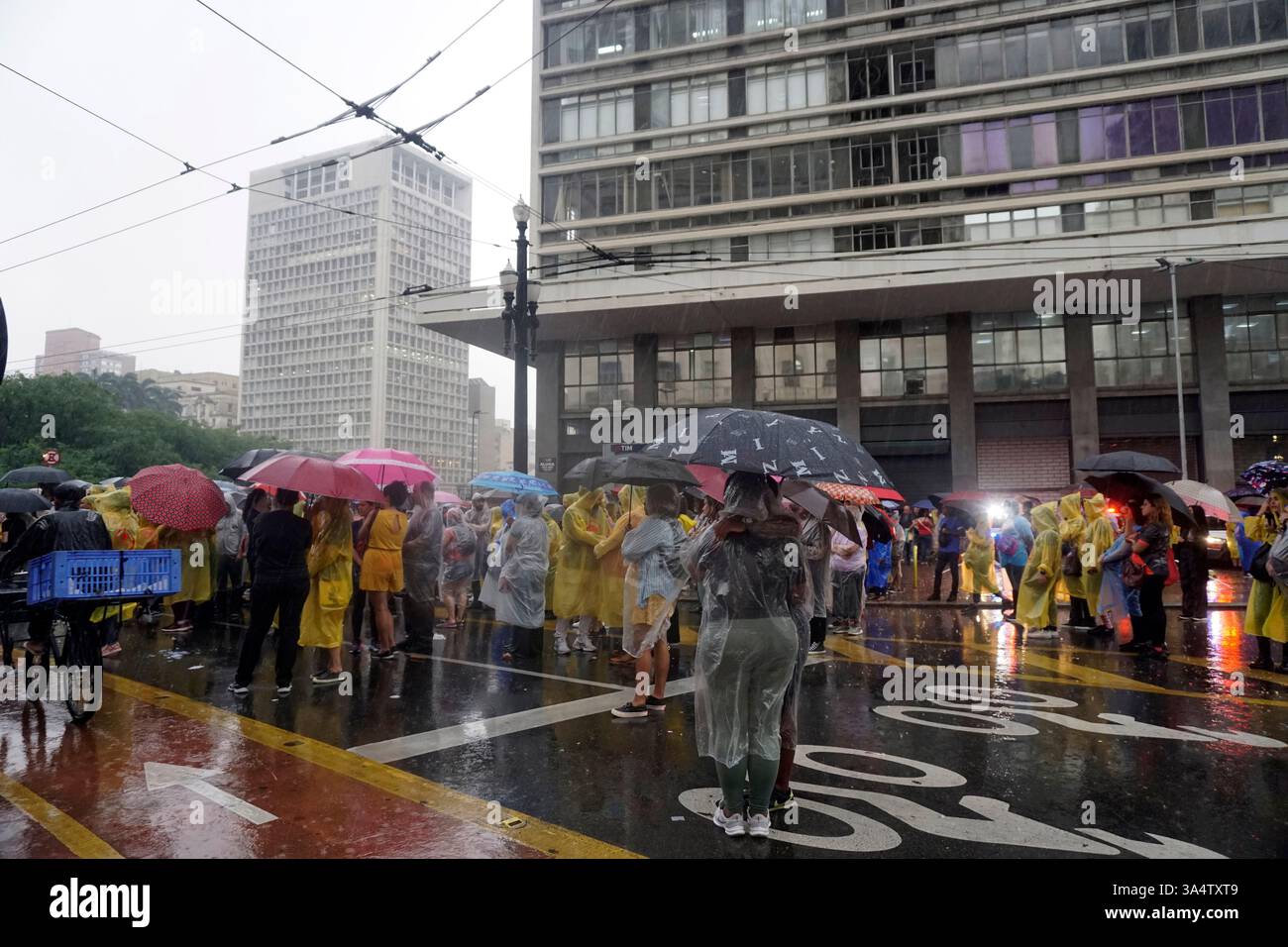 After a hot and muggy day, pedestrians face a storm in the city of São ...