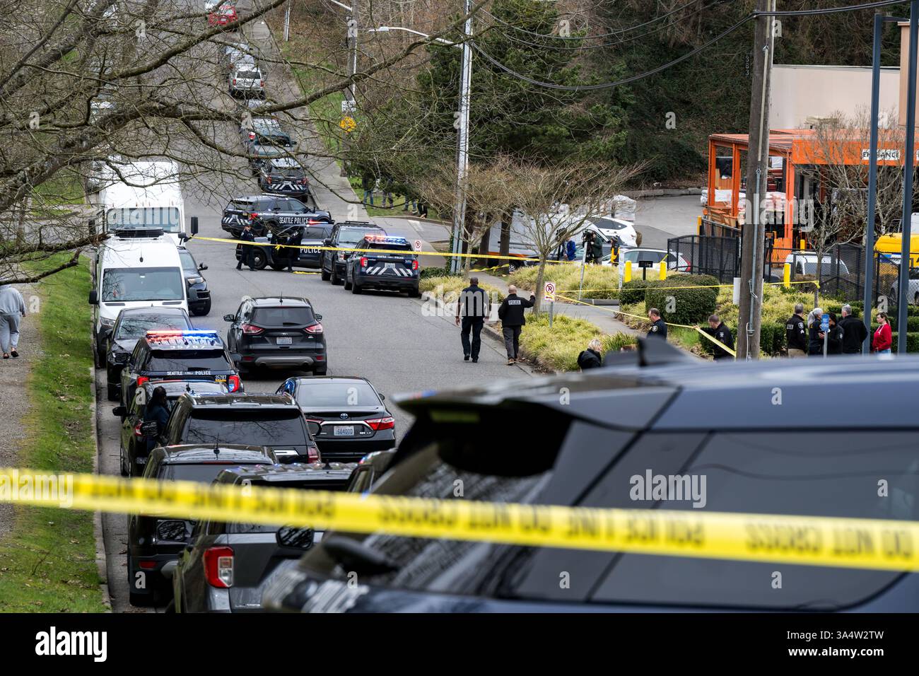 Seattle, USA. 19th Mar 2025. Just after noon a report of an officer ...