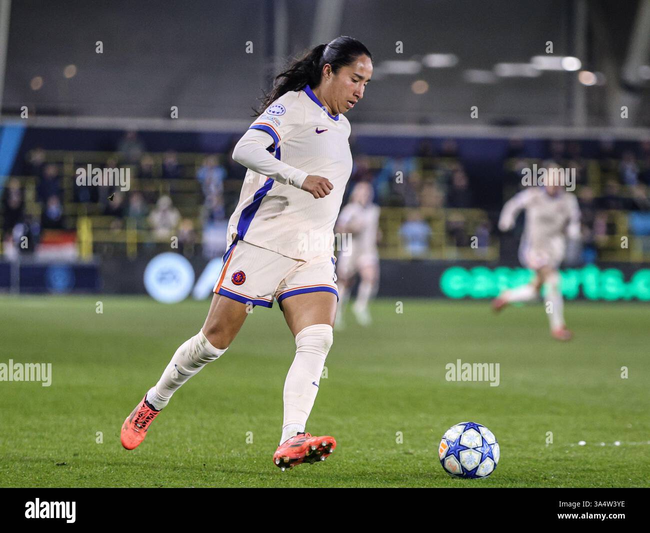 Manchester, England, March 19th 2025: Mayra Ramirez (7 Chelsea) on the ...