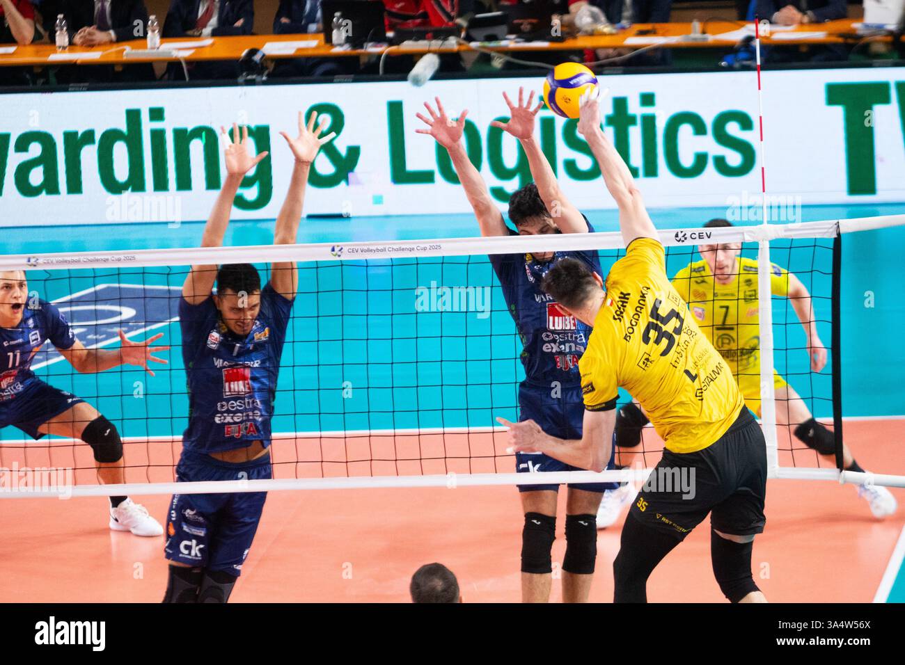 Civitanova Marche, Italy. 19th Mar, 2025. L during Final - Cucine Lube ...