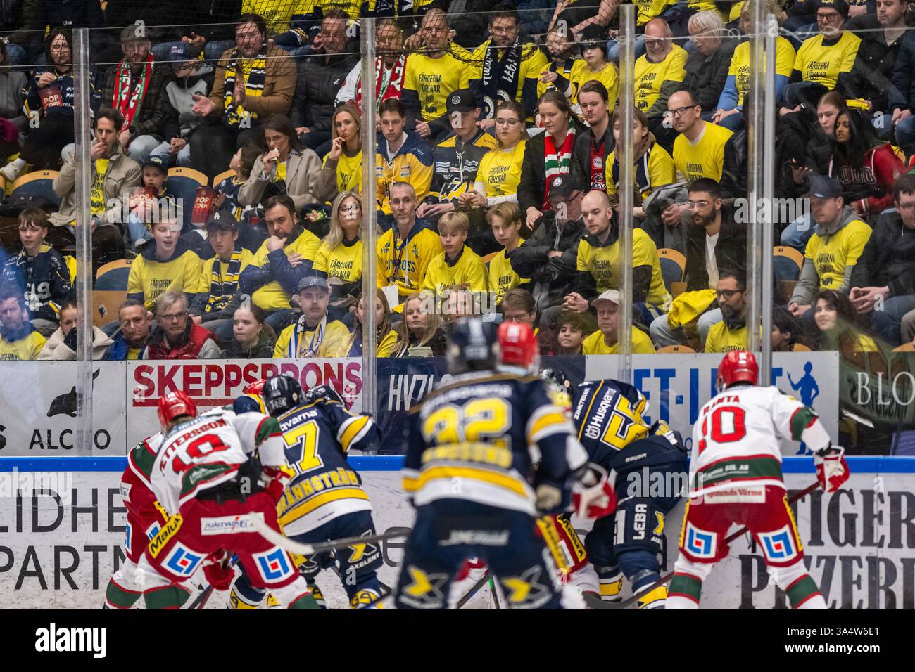 250319 Publik under match tre i kvalet till SHL mellan HV71 och Modo ...