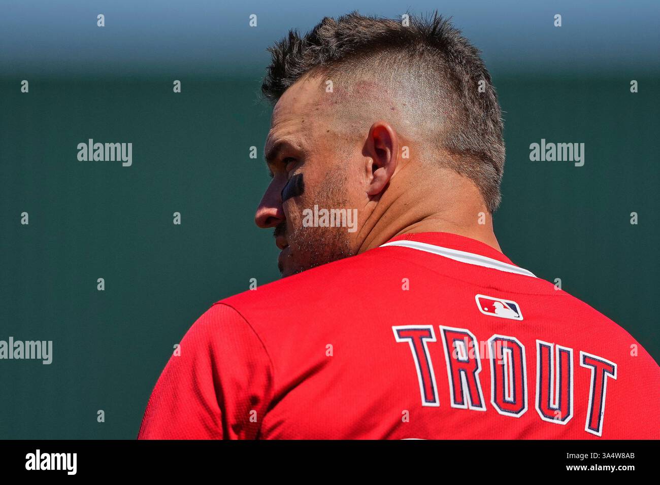 Los Angeles Angels' Mike Trout warms up prior to a spring training ...