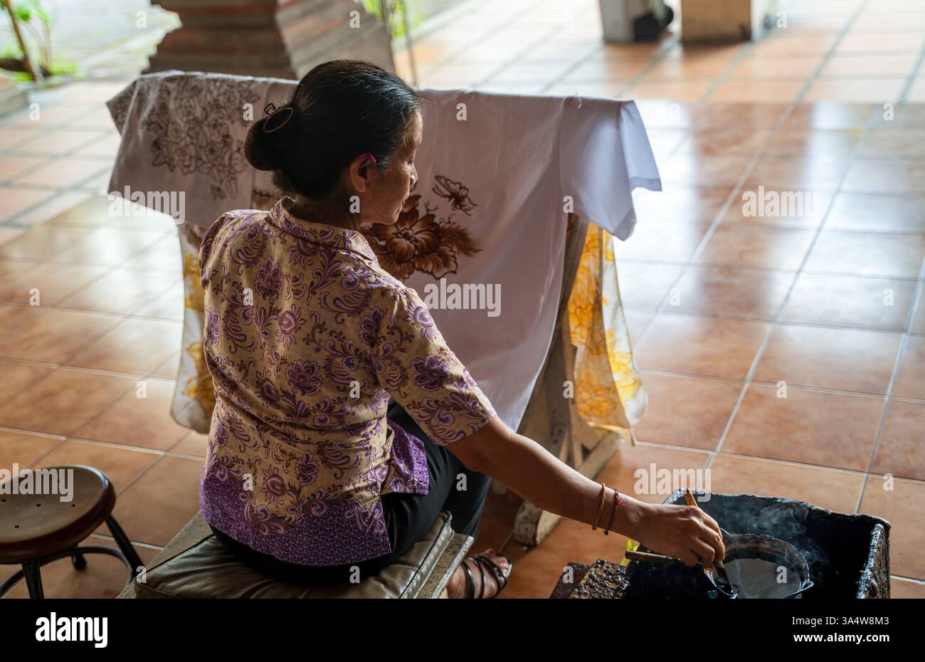 Skilled woman drawing decorative patterns hi-res stock photography and ...