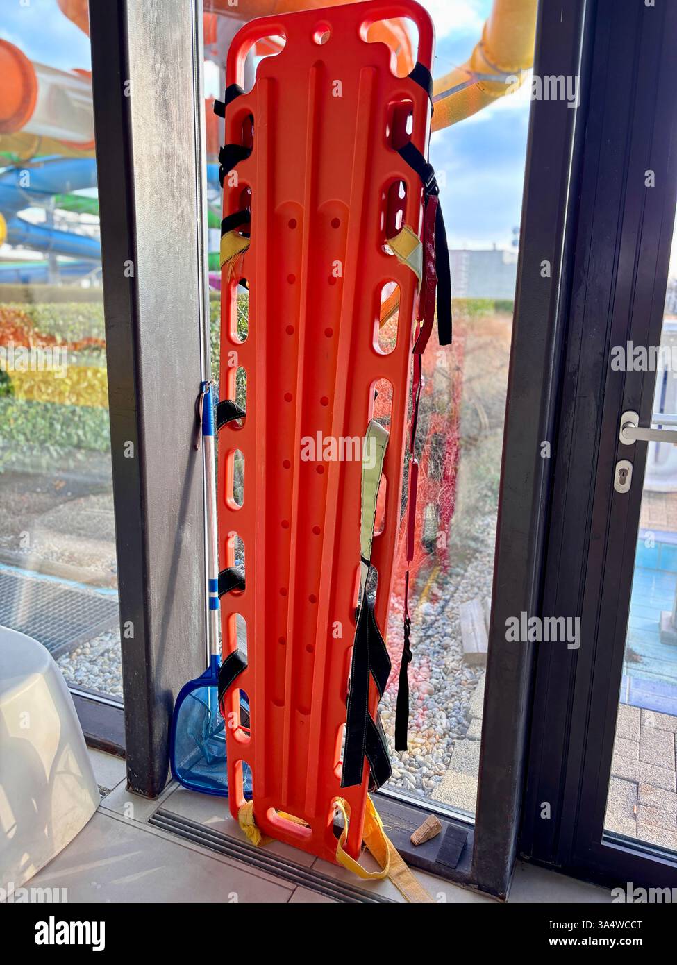 Spinal immobilization board hi-res stock photography and images - Alamy