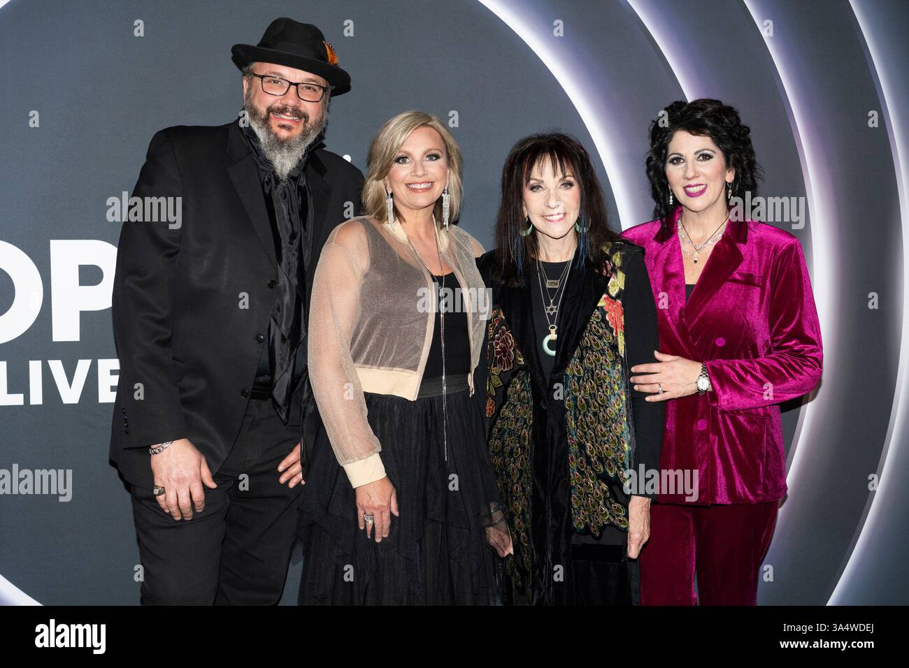 Ben Isaacs, from left, Sonya Isaacs, Lily Isaacs and Becky Isaacs of ...