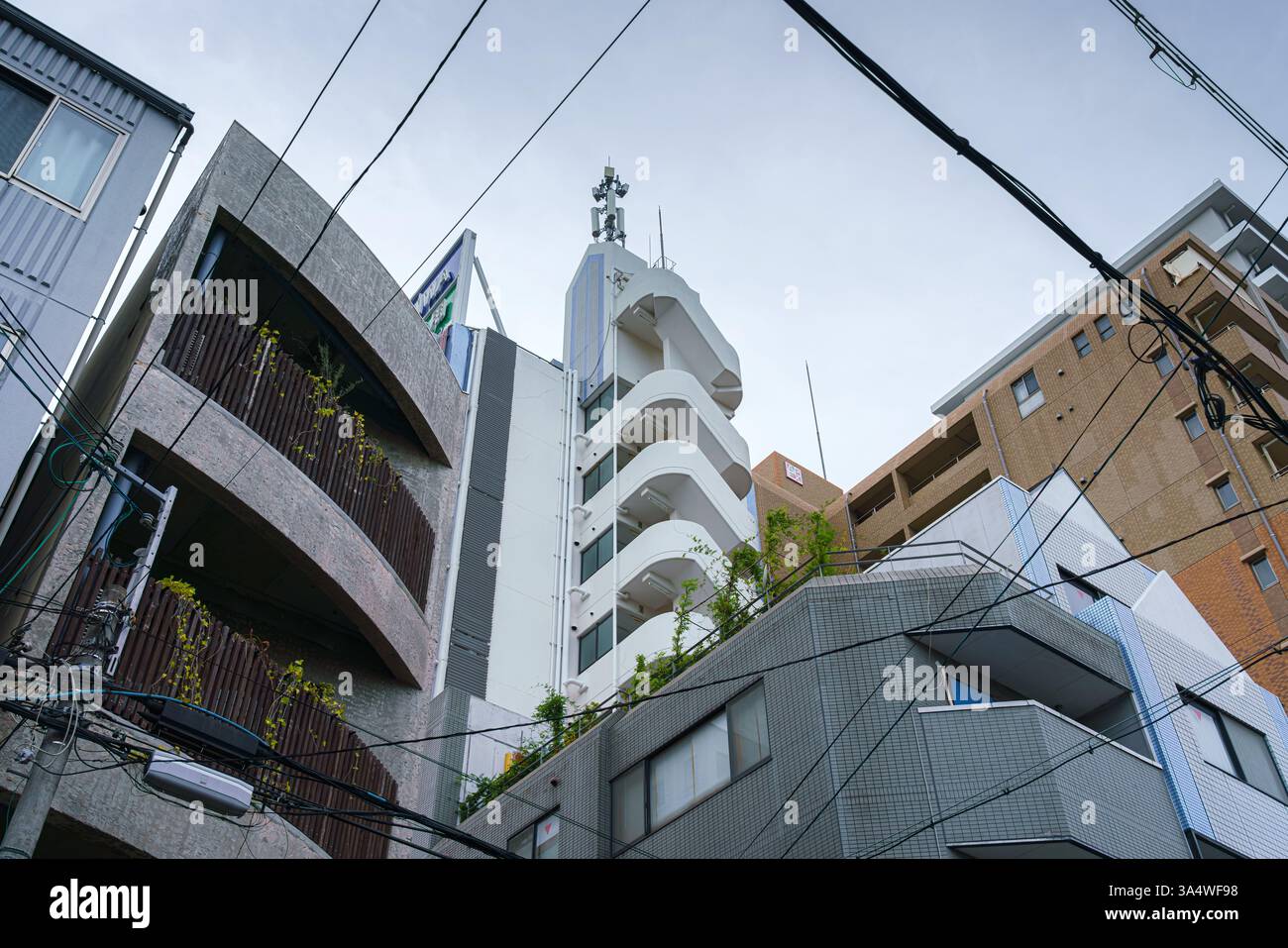 Grey sky view storey hi-res stock photography and images - Alamy