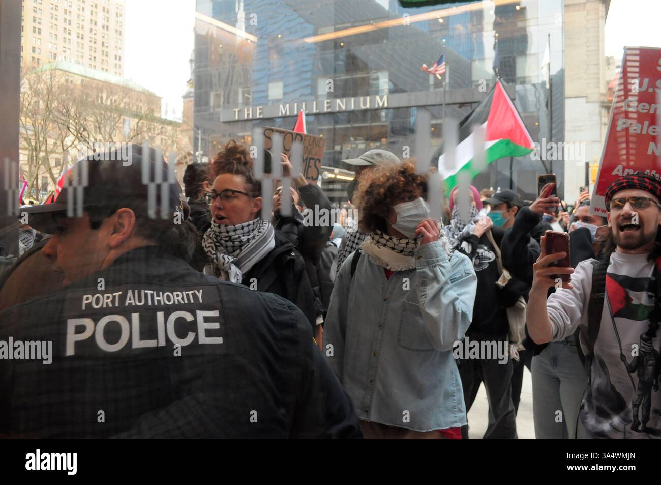 Members of the New York City Police Department block entrance to the ...