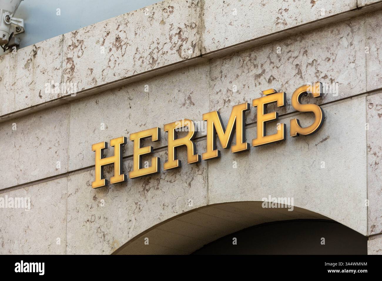 Hermes birkin store hi-res stock photography and images - Alamy