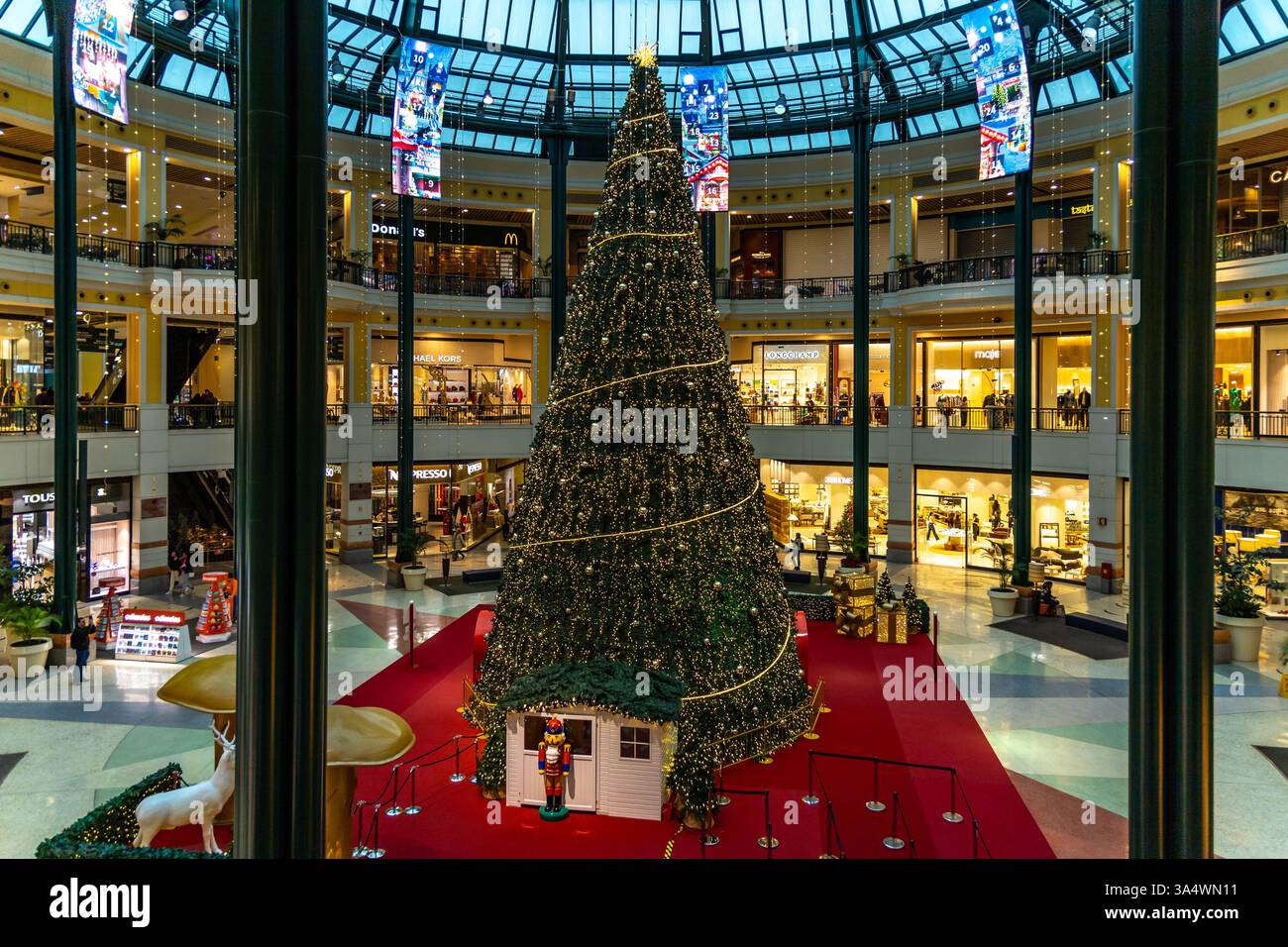 Christmas tree in the centre of Colombo shopping mall. With more than ...