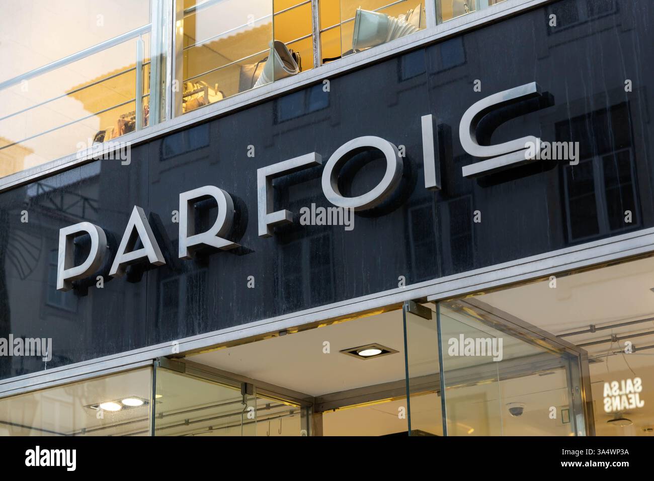 Parfois sign hi-res stock photography and images - Alamy