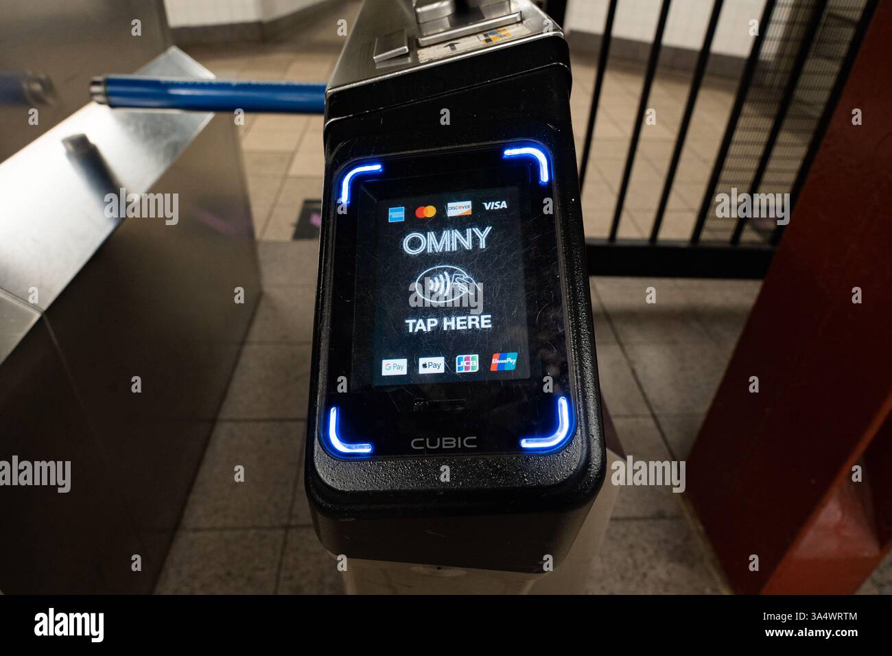 Omny fare system hi-res stock photography and images - Alamy