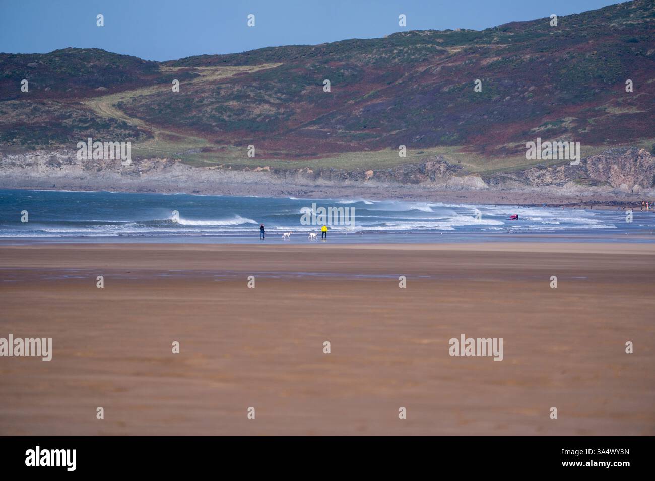 Surf coming in on Woolacombe beach in North Devon Stock Photo - Alamy