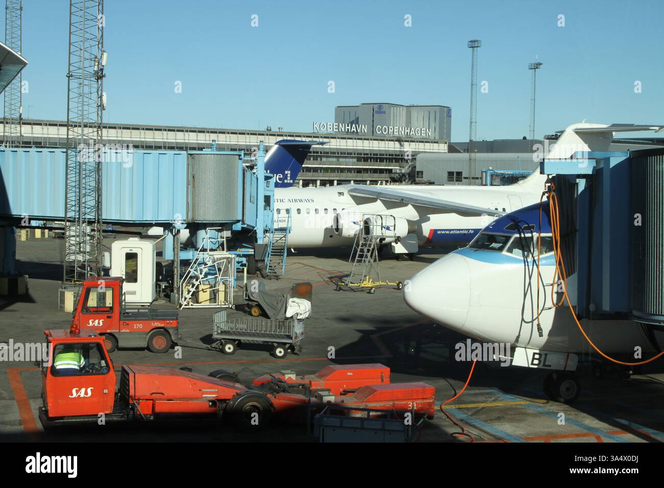 Plane fueling at an Airport terminal Stock Photo - Alamy