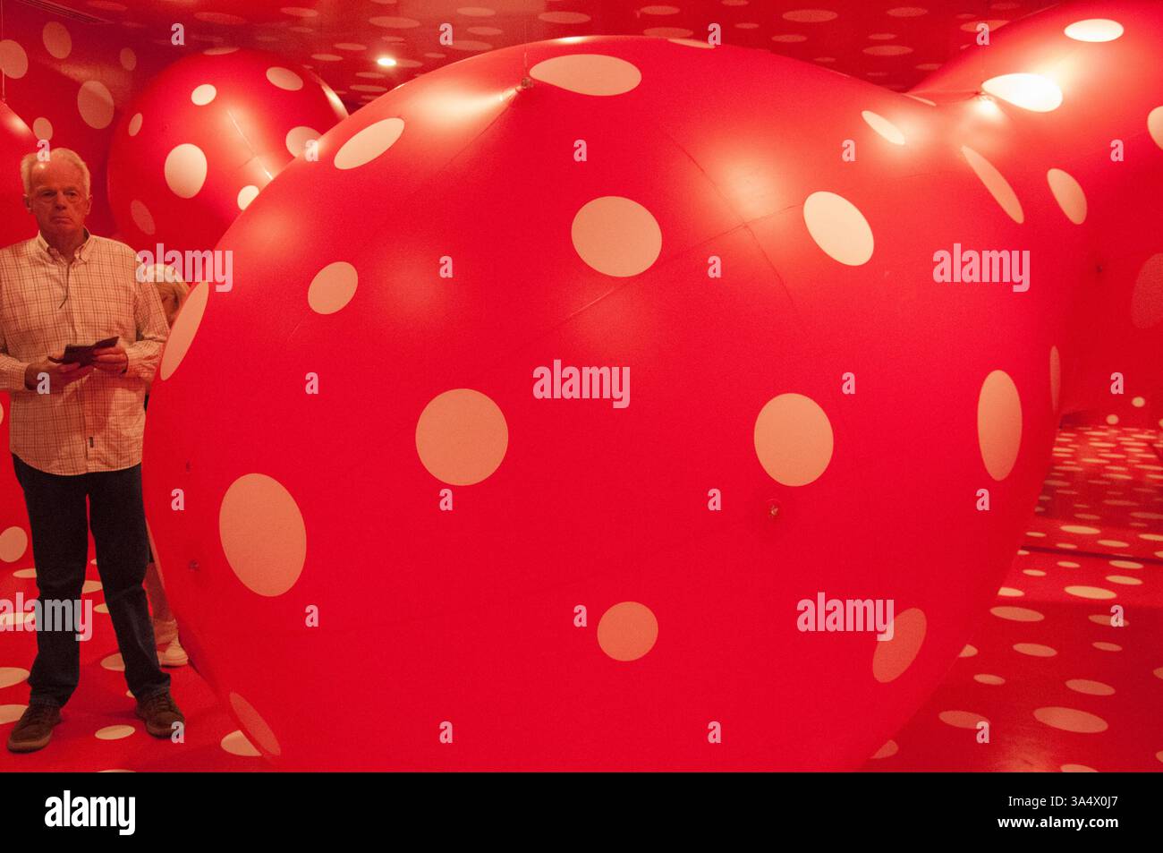 Dots Obsession 1996/2024. Japanese artist Yayoi Kusama retrospective at ...