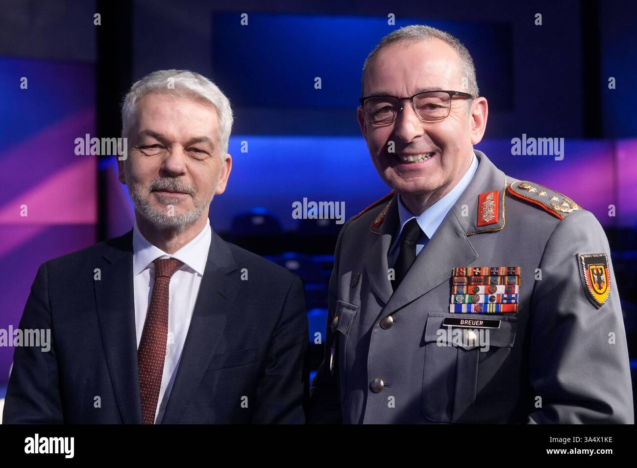Carlo Masala und Carsten Breuer in der ARD-Talkshow maischberger im ...