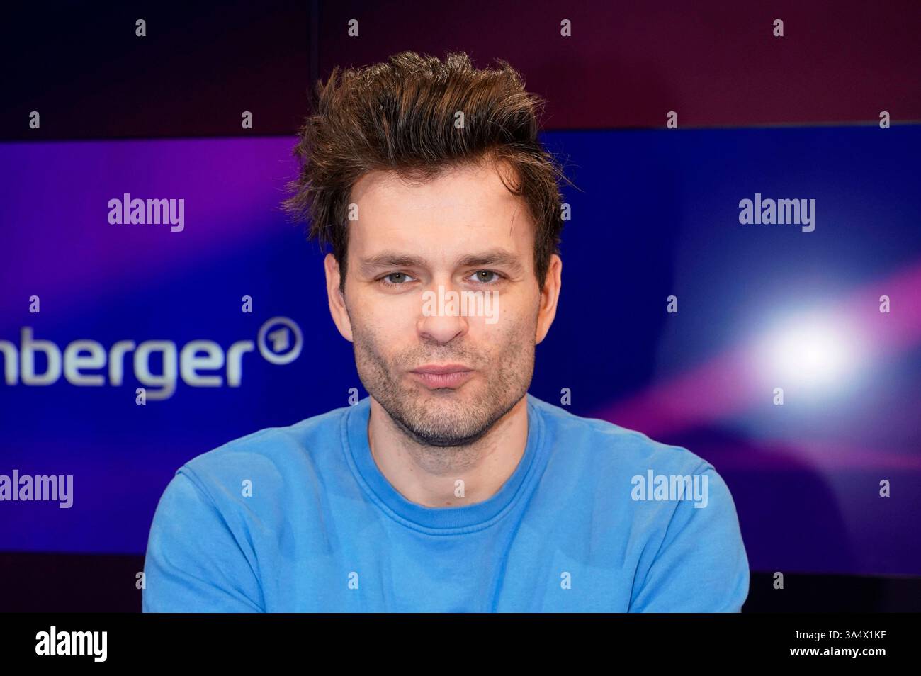 Tilo Jung in der ARD-Talkshow maischberger im Studio Berlin Adlershof ...