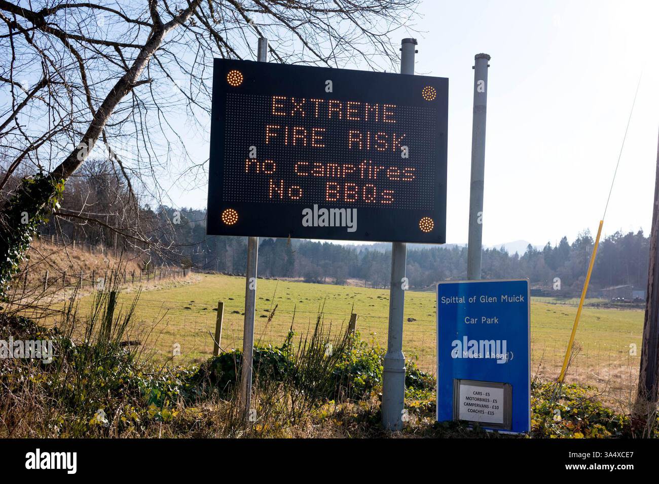 Scotland 19/03/2025 Extreme fire risk sign at entrance to Glen Muick in ...