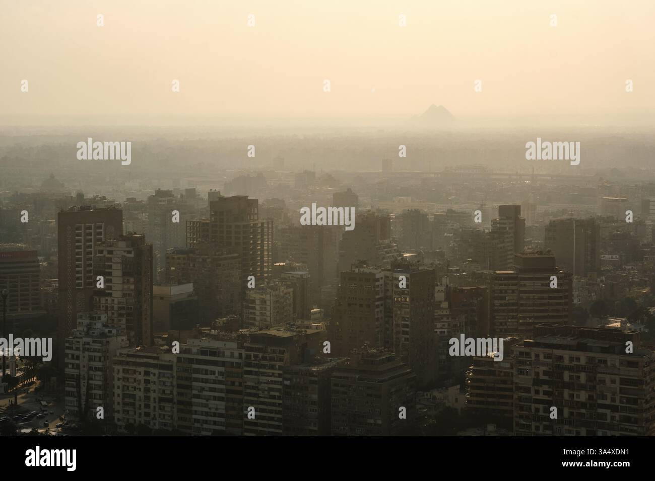 Smog cairo pyramid hi-res stock photography and images - Alamy