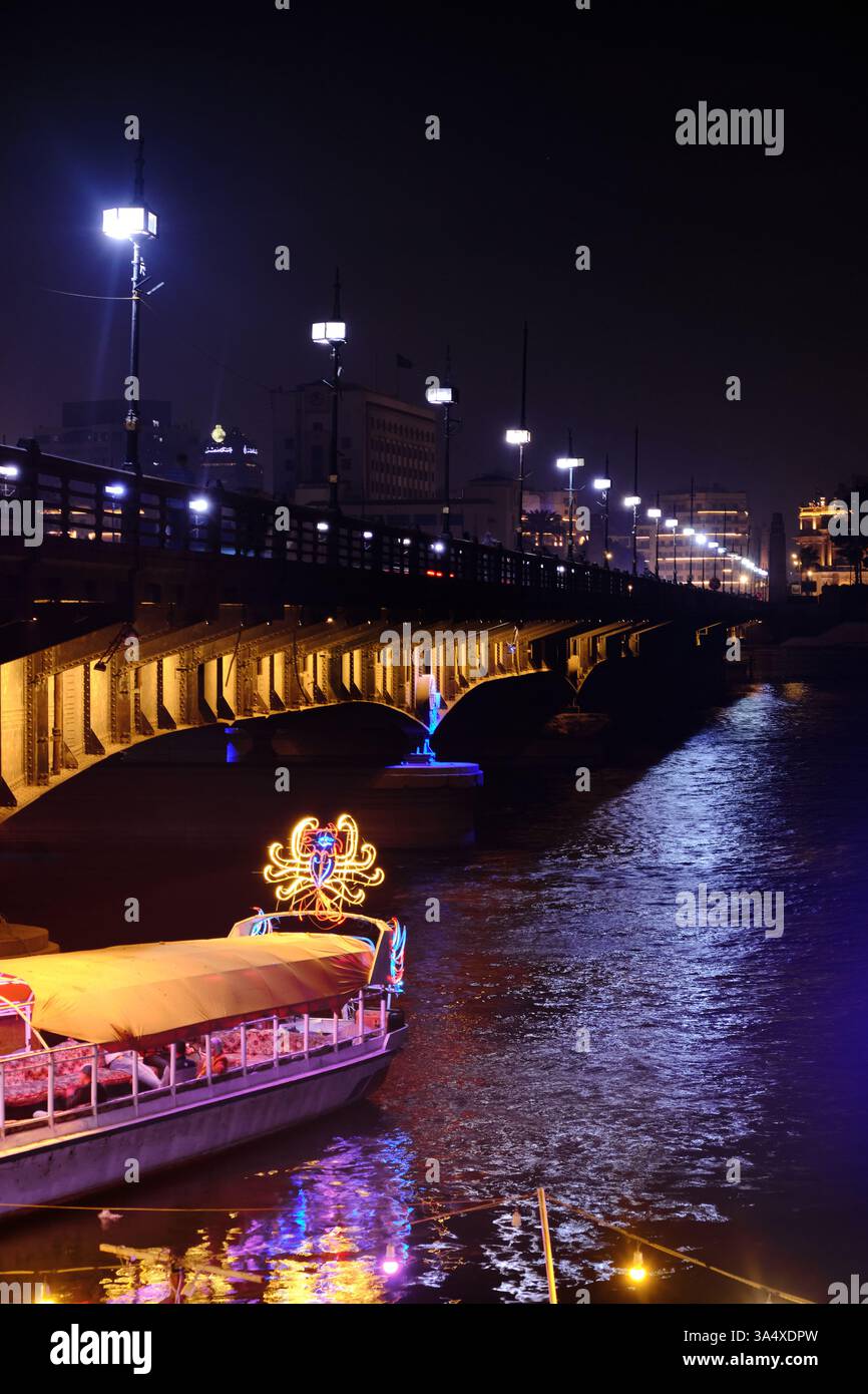 Qasr El Nil bridge in nighttime Stock Photo - Alamy