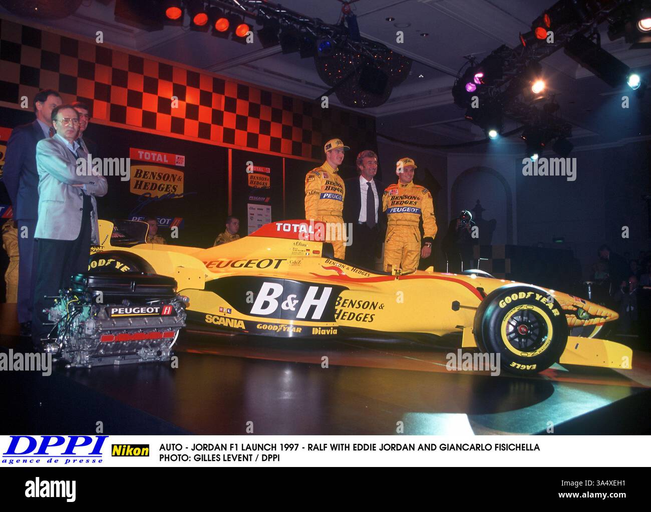 AUTO - JORDAN F1 LAUNCH 1997 - RALF SCHUMACHER WITH EDDIE JORDAN AND ...