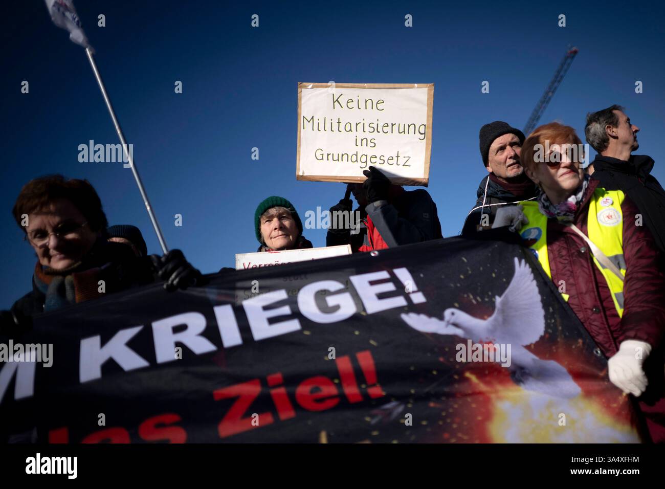 Protest Friedensdemonstration am Bundestag DEU, Deutschland, Germany ...