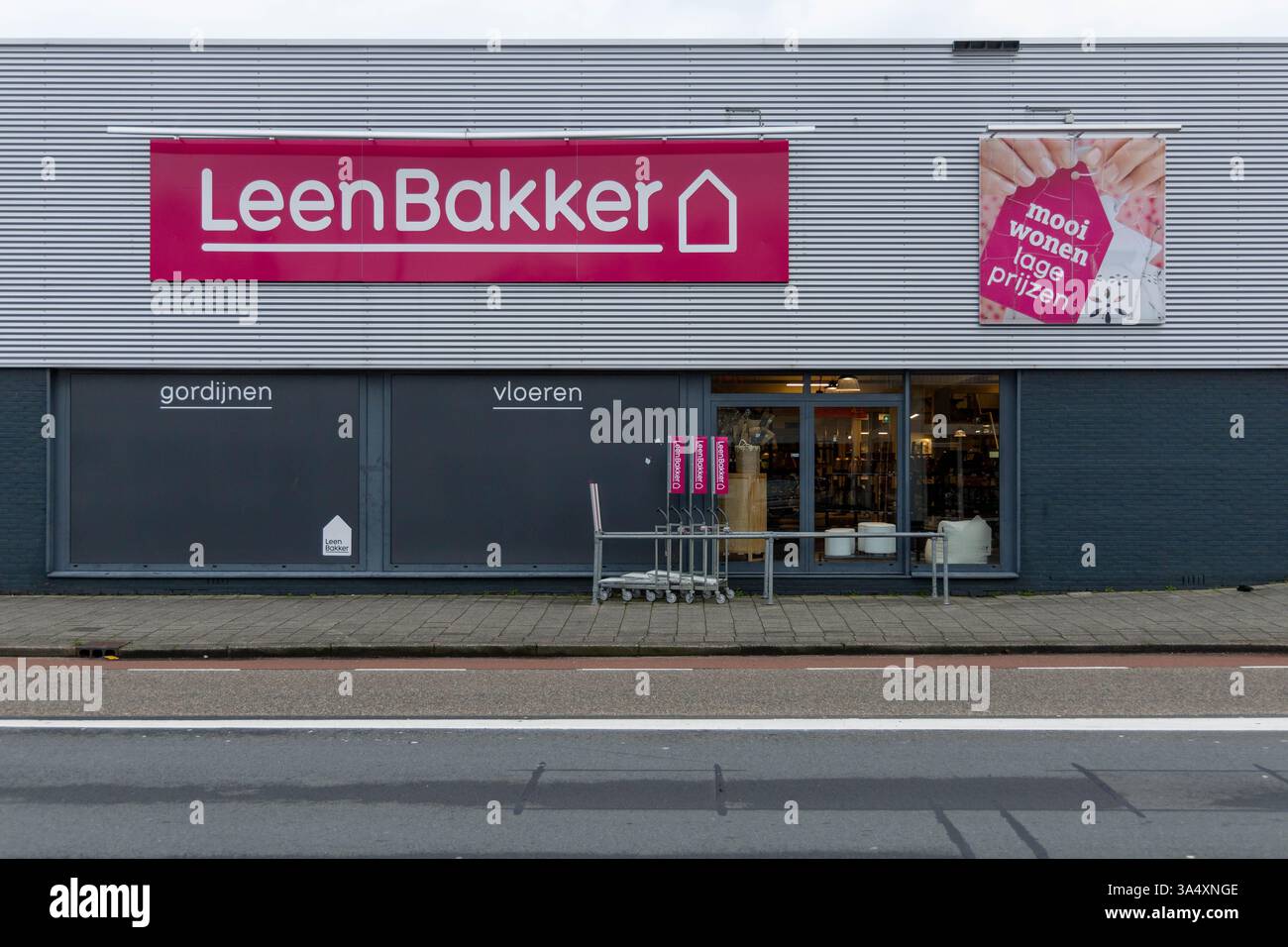 Leen hi-res stock photography and images - Alamy