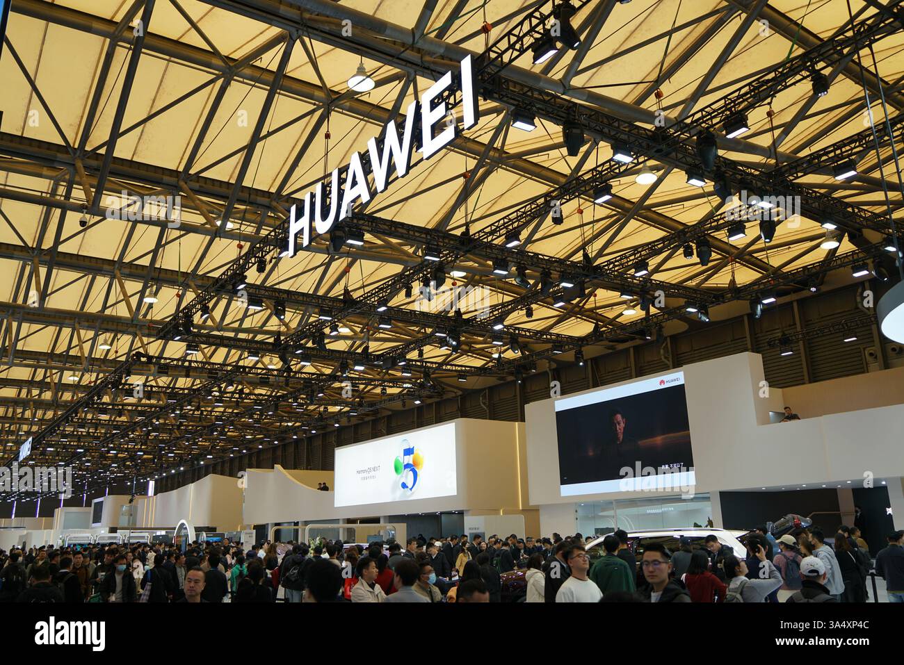 SHANGHAI, CHINA - MARCH 20, 2025 - Visitors visit the HUAWEI booth at ...