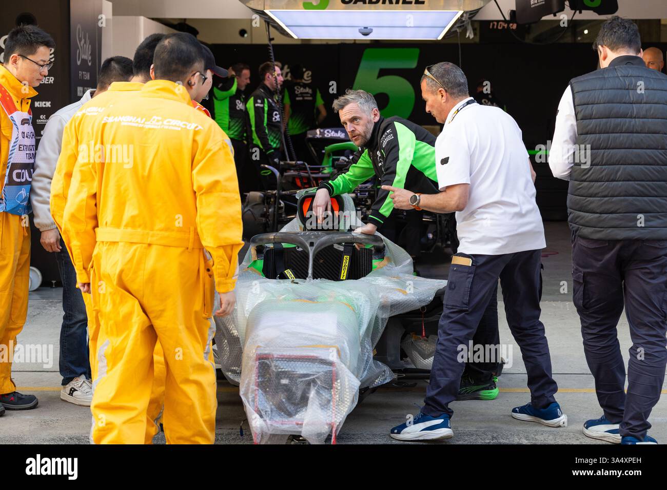FIA extrication exercise illustration during the Formula 1 Heineken ...
