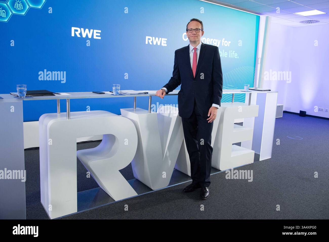 Dr. Markus KREBBER, Vorstandsvorsitzender, CEO, Bilanzpressekonferenz ...