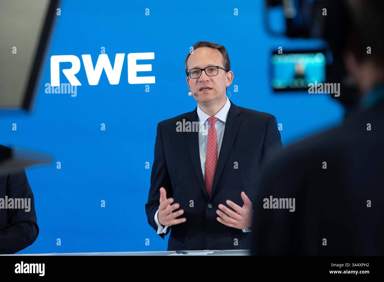 Dr. Markus KREBBER, Vorstandsvorsitzender, CEO, Bilanzpressekonferenz ...