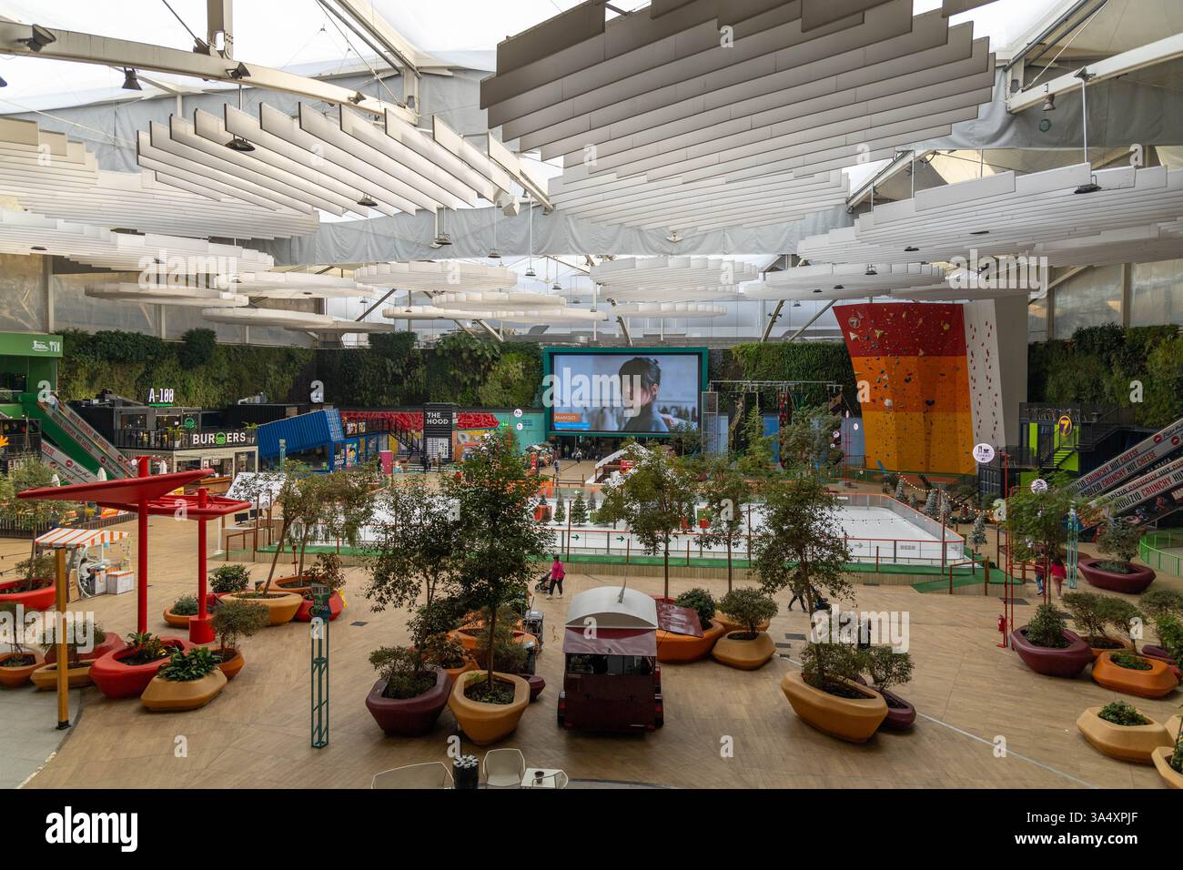 UBBO ice resort in the middle of the square. The UBBO Shopping Resort ...