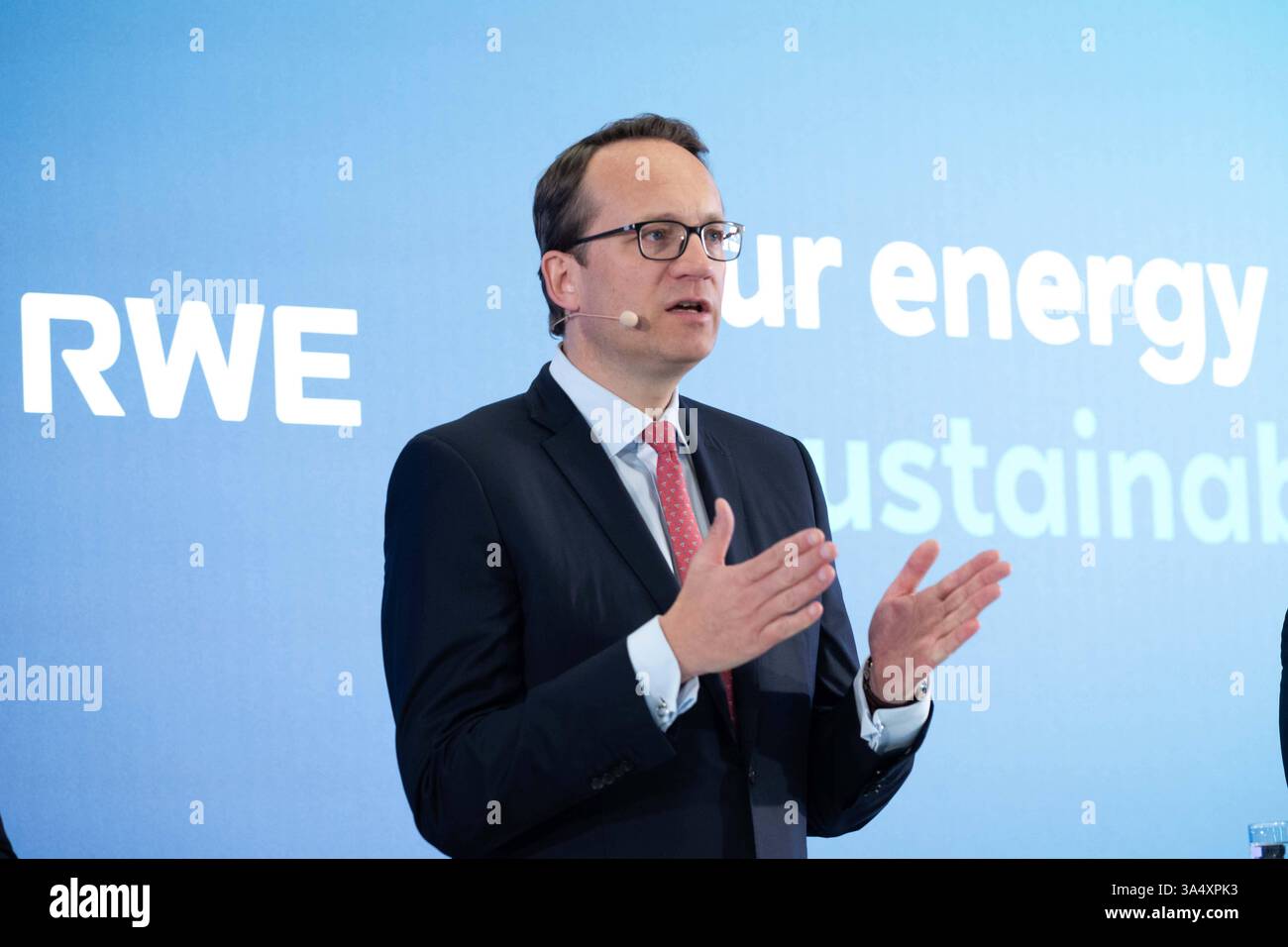 Dr. Markus KREBBER, Vorstandsvorsitzender, CEO, Bilanzpressekonferenz ...