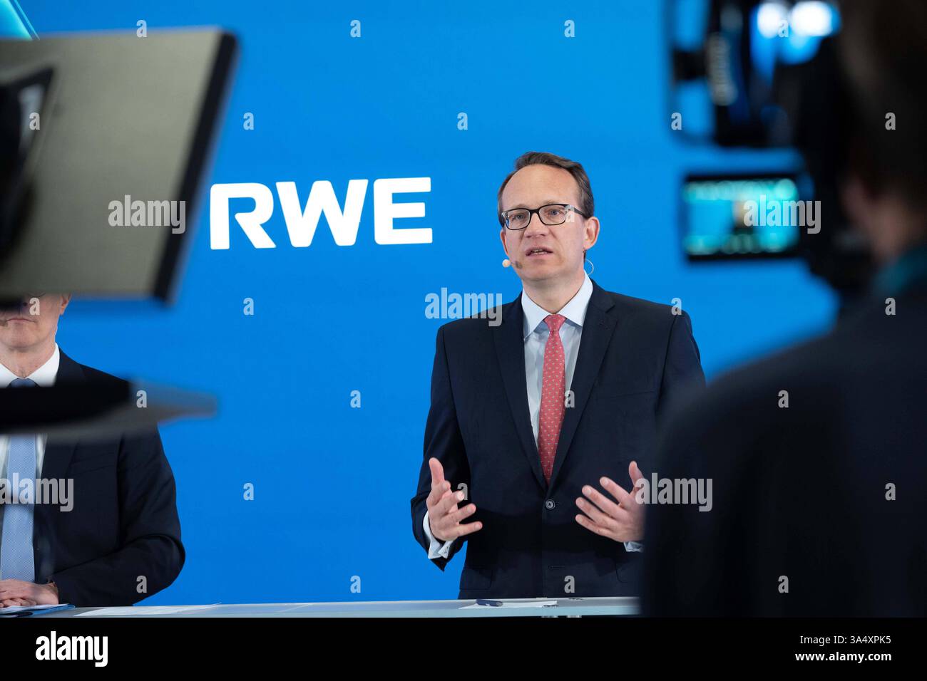 Dr. Markus KREBBER, Vorstandsvorsitzender, CEO, Bilanzpressekonferenz ...