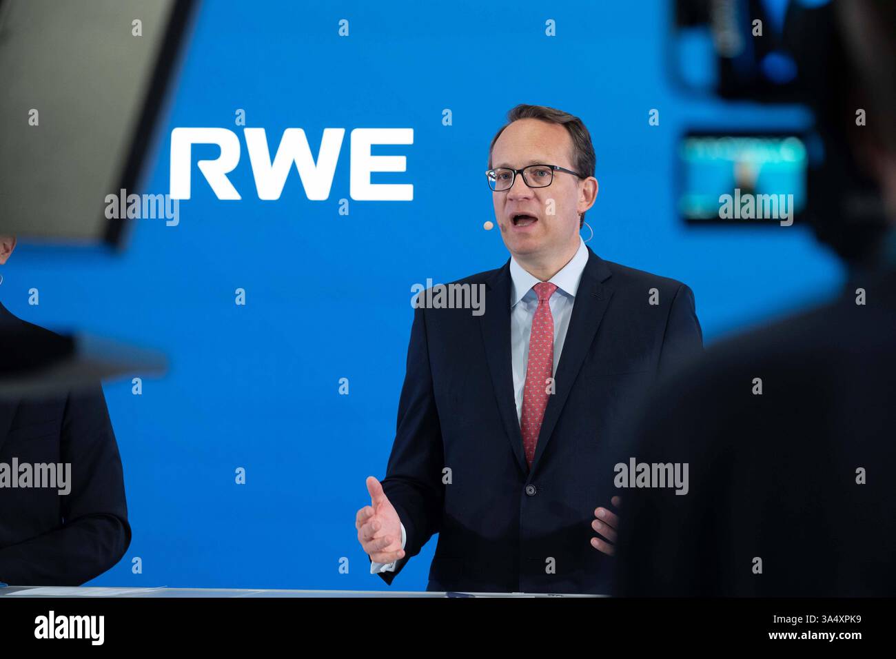 Dr. Markus KREBBER, Vorstandsvorsitzender, CEO, Bilanzpressekonferenz ...