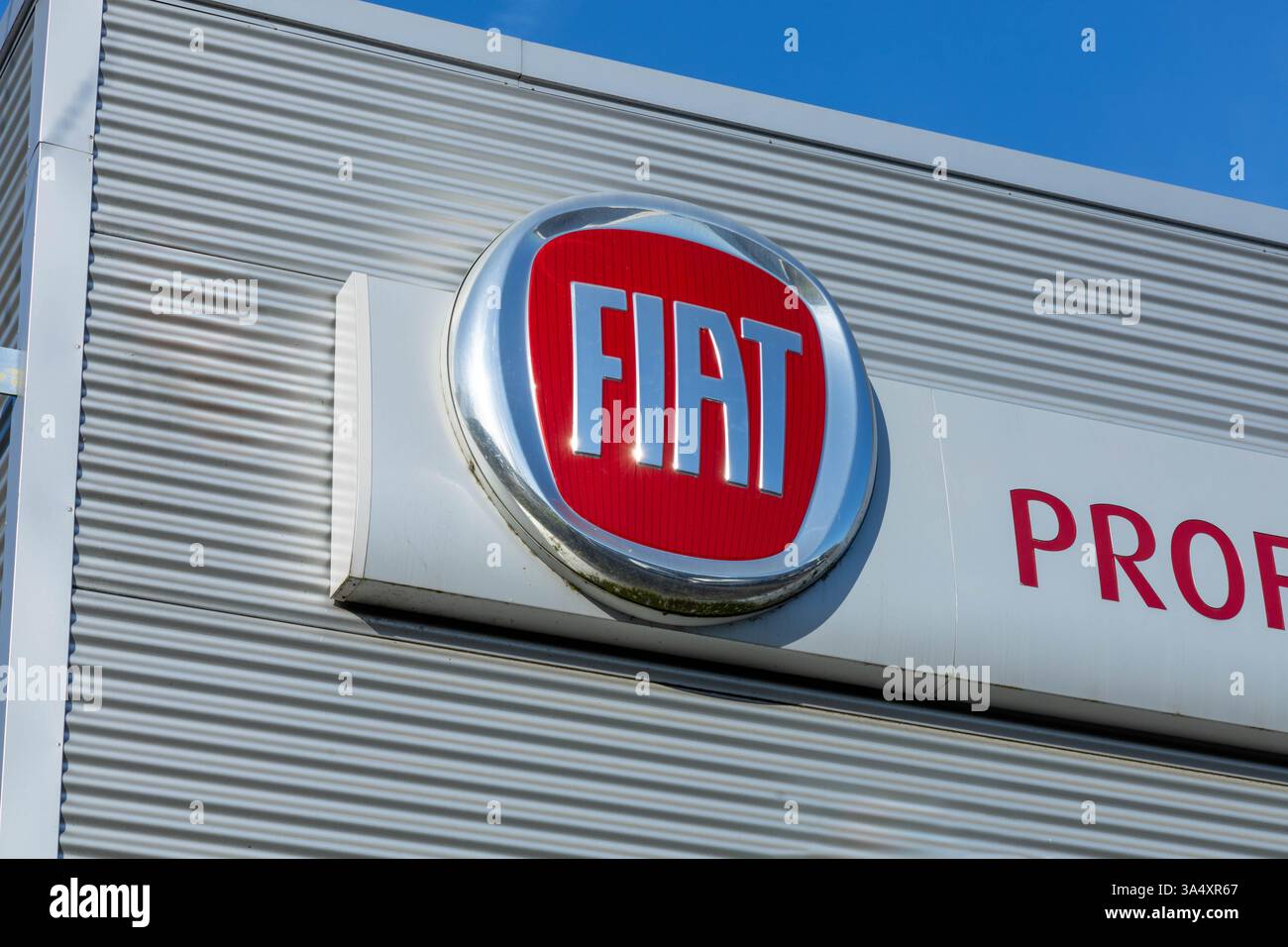 Fiat logo hi-res stock photography and images - Alamy