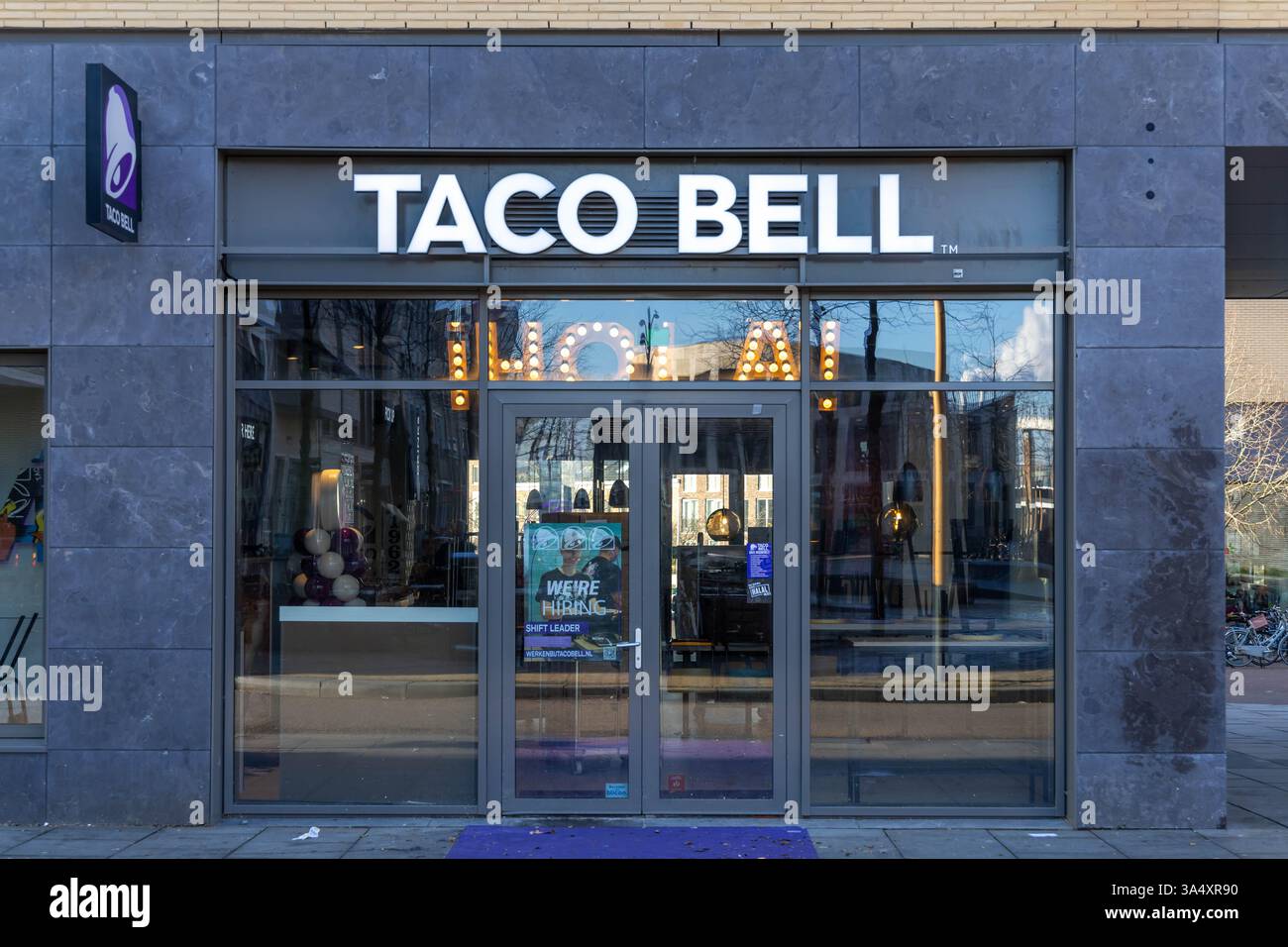 Taco Bell logo sign at the restaurant. Taco Bell is an American fast food chain Stock Photo - Alamy