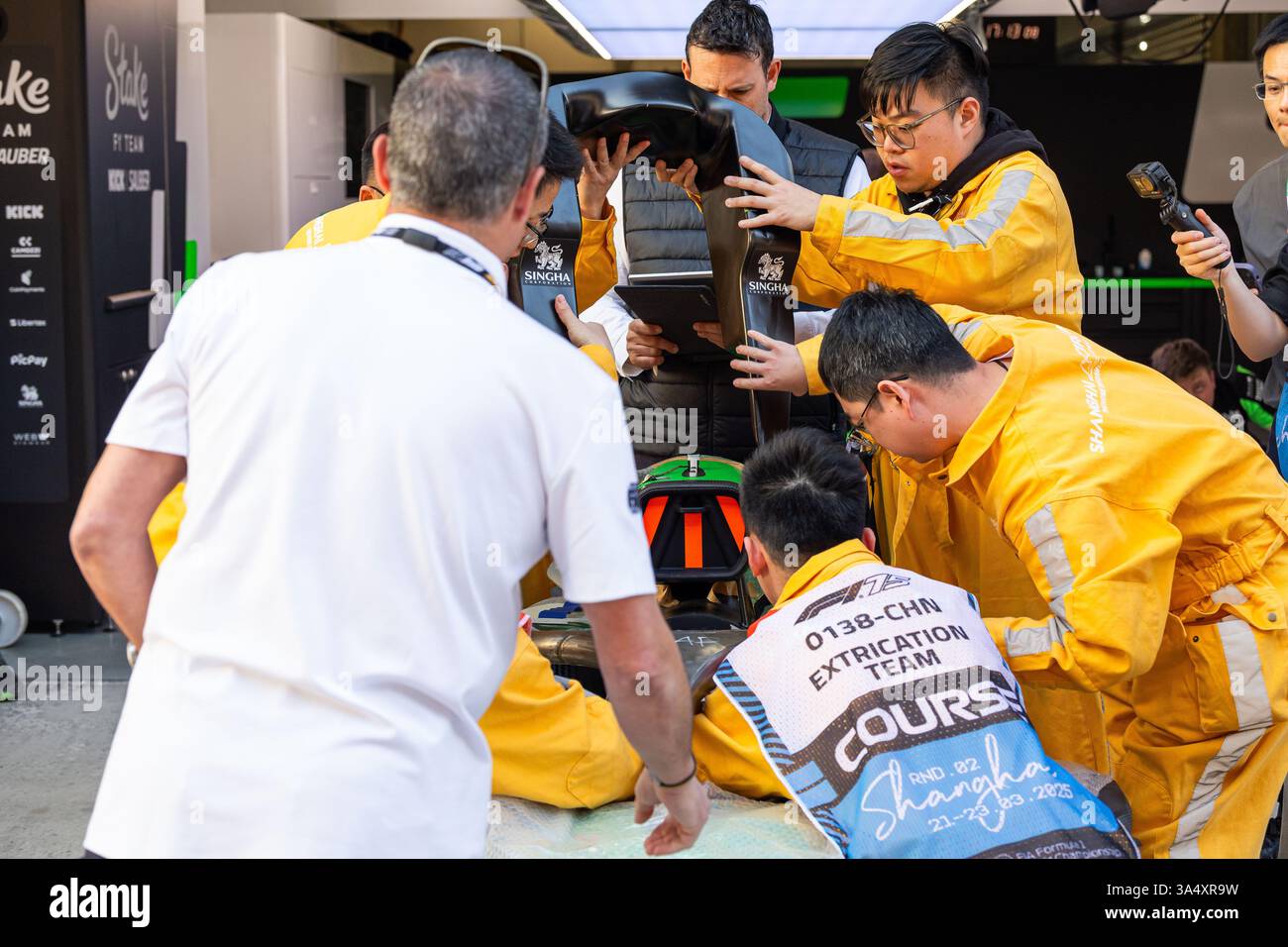 FIA extrication exercise illustration during the Formula 1 Heineken ...