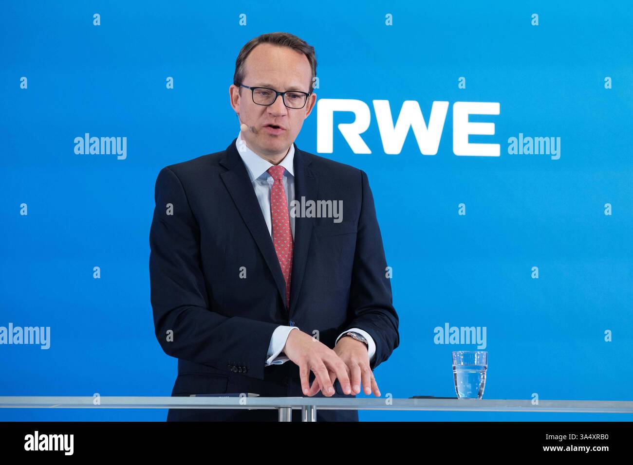 Dr. Markus KREBBER, Vorstandsvorsitzender, CEO, Bilanzpressekonferenz ...