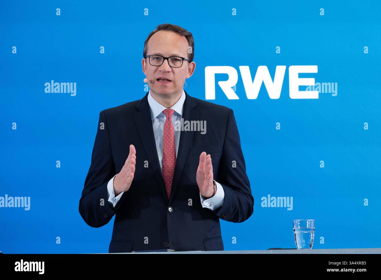 Dr. Markus KREBBER, Vorstandsvorsitzender, CEO, Bilanzpressekonferenz ...