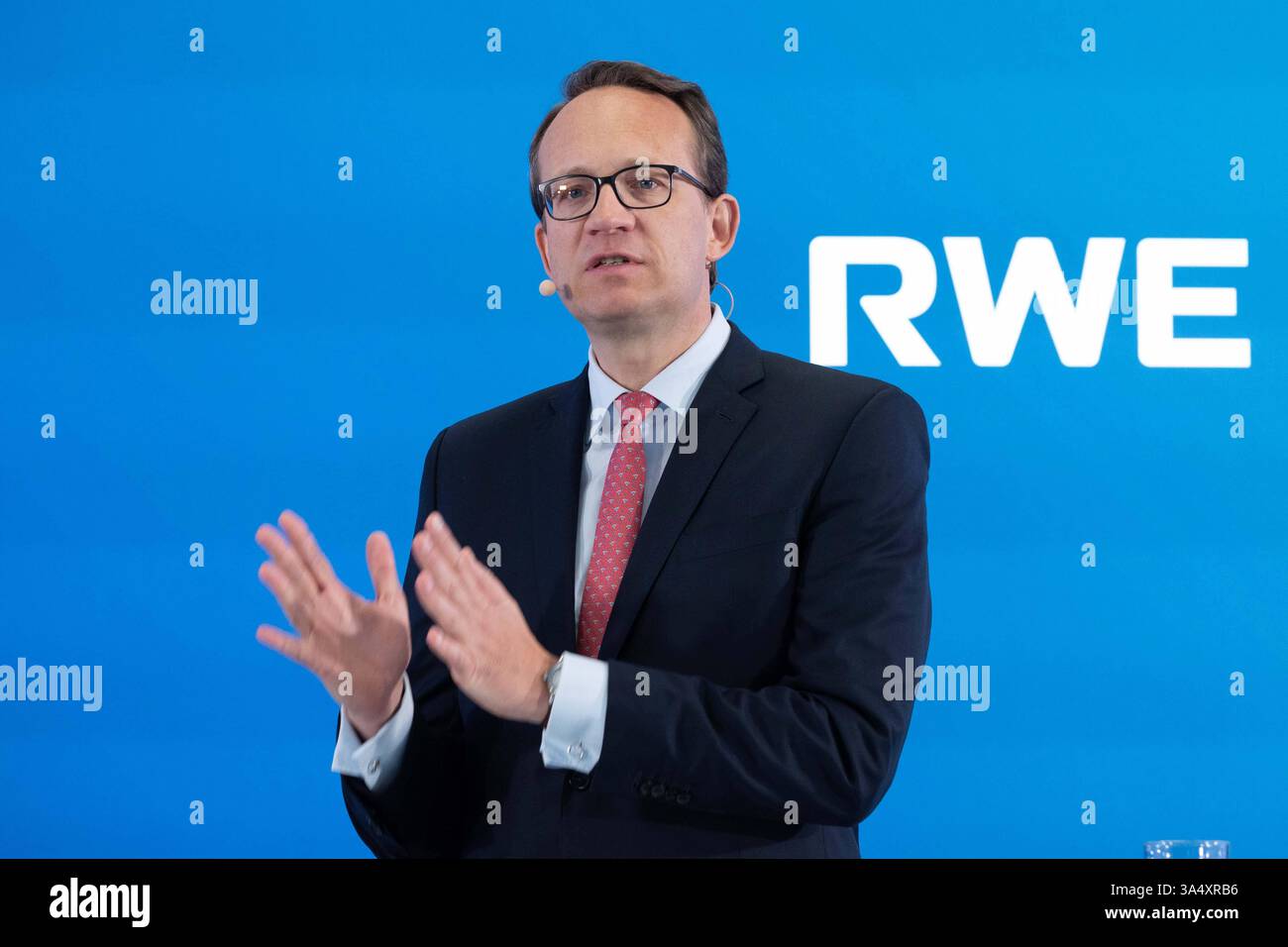 Dr. Markus KREBBER, Vorstandsvorsitzender, CEO, Bilanzpressekonferenz ...