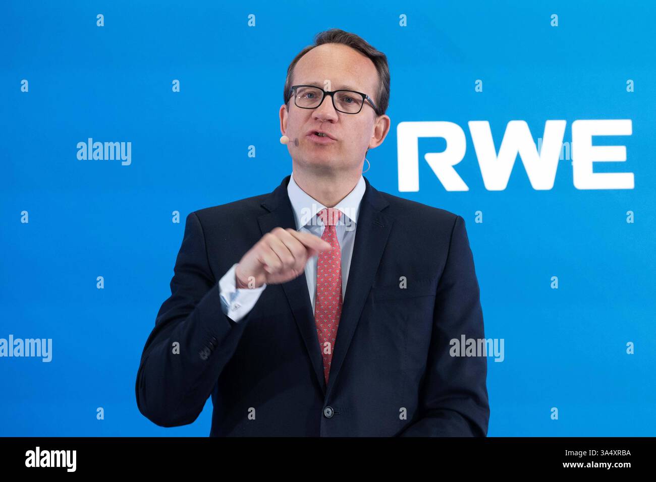 Dr. Markus KREBBER, Vorstandsvorsitzender, CEO, Bilanzpressekonferenz ...