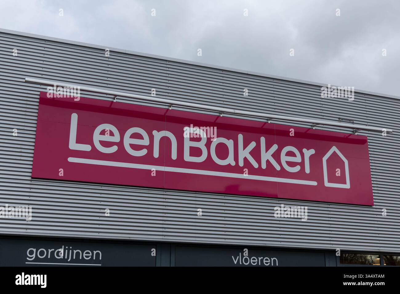 Leen hi-res stock photography and images - Alamy