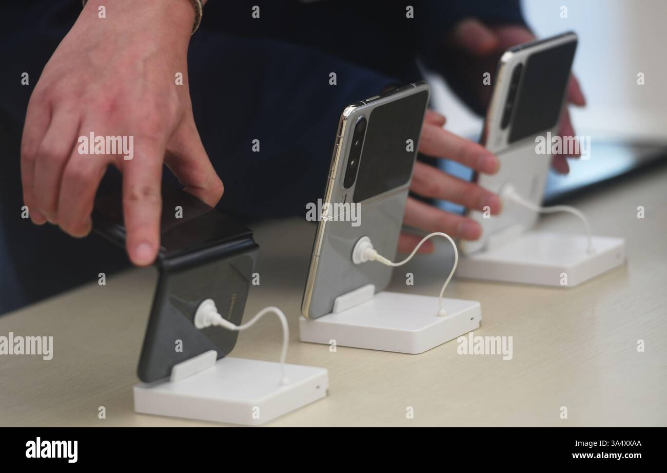 SHANGHAI, CHINA - MARCH 20, 2025 - A customer experiences Huawei's Pura ...