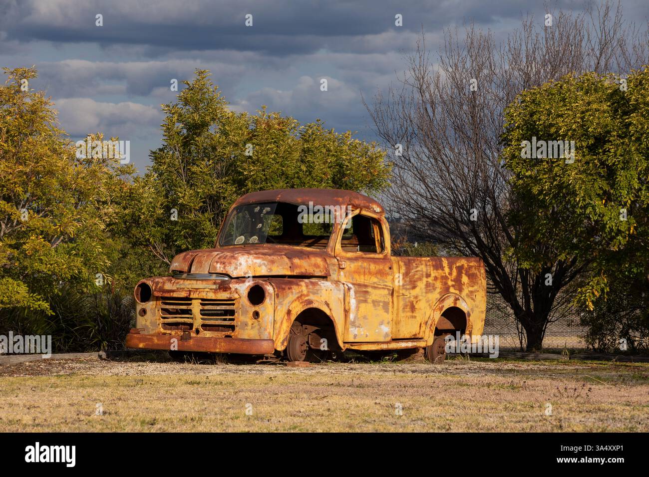 Rust old abandoned car Stock Photo - Alamy